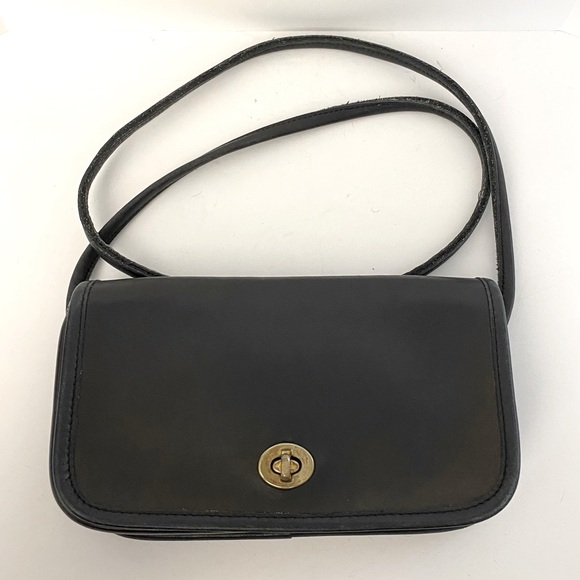 Coach | Bags | Vintage Coach Dinky Bag Black Leather 97s Nyc Style 9375 ...